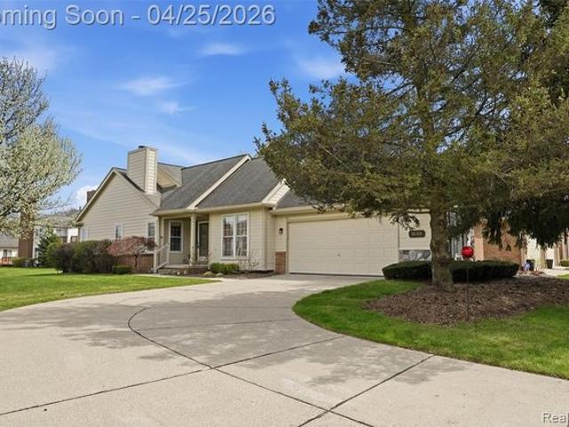16318 Country Knoll Dr, Northville Township, MI 48168
