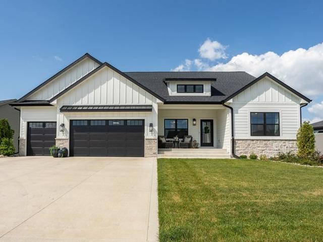 16319 Ironwood Ln, Urbandale, IA 50263