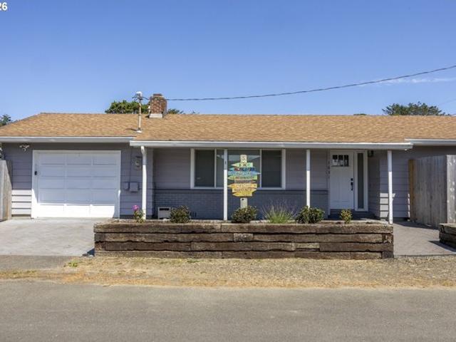 1631 NW 33rd St, Lincoln City, OR 97367
