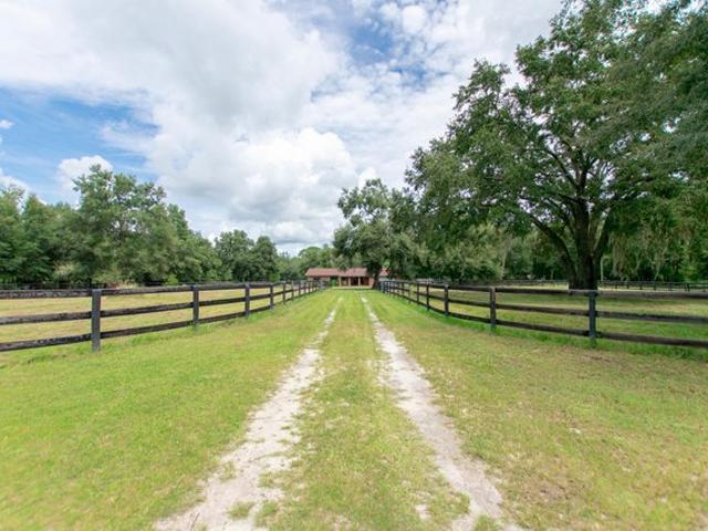 1631 NE 165th St, Citra, FL 32113
