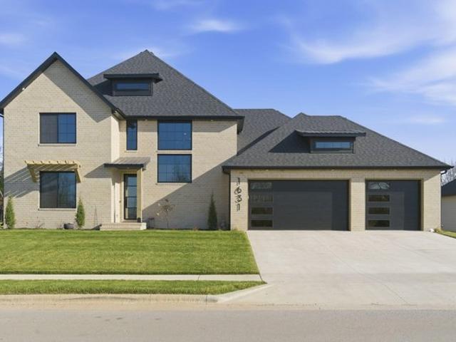 1631 E Cobblestone Dr, Ozark, MO 65721