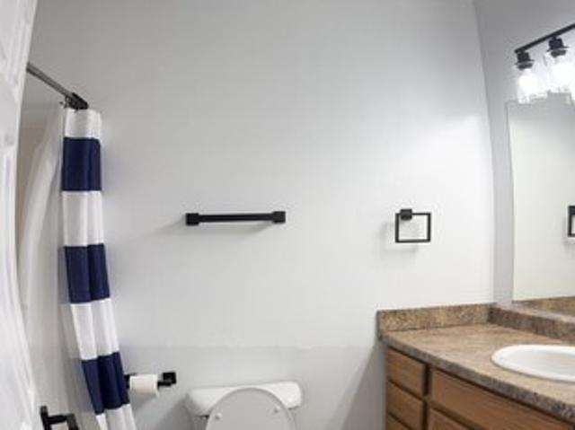 1631 Jenna Dr, Davenport, IA 52804