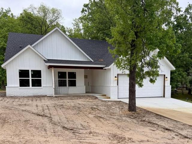1631 Rockwood Dr, Grove, OK 74344