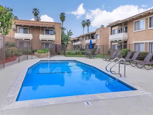 1631 W Pampas Ln, Anaheim, CA 92802