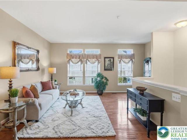 1632 Oakridge Lane