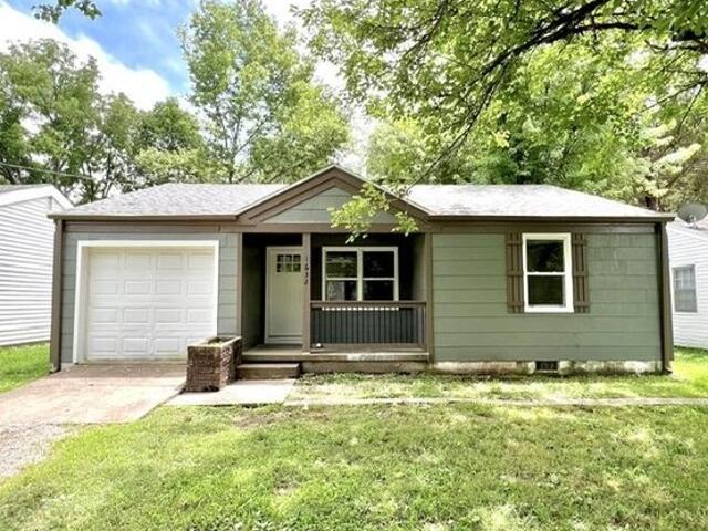 1632 E McDaniel St, Springfield, MO 65802