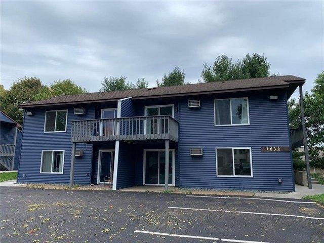 1632 Pinewood Ln, Hudson, WI 54016