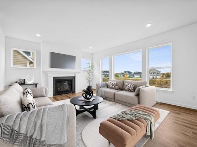 1632 Tyrone Dr, Shakopee, MN 55379