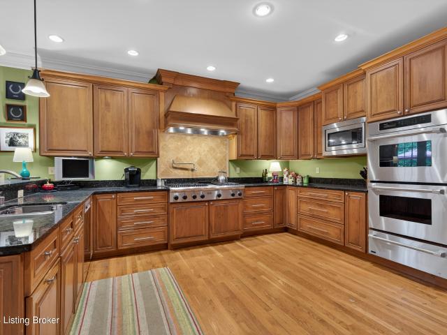 1633 Ashwood Rd
