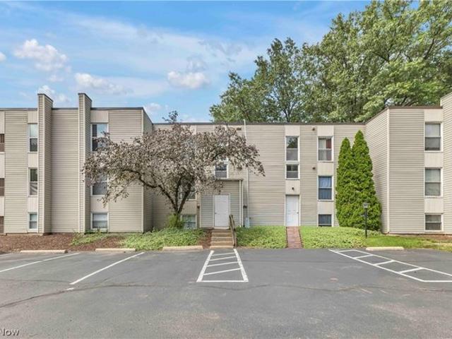 1633 Cedarwood Dr Apt 320, Westlake, OH 44145