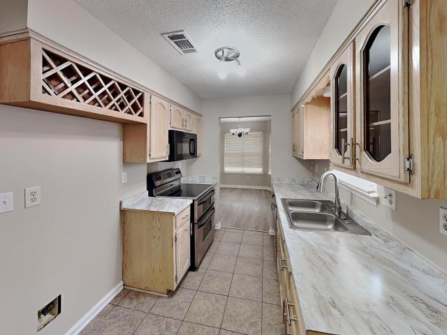 1633 dexter ln