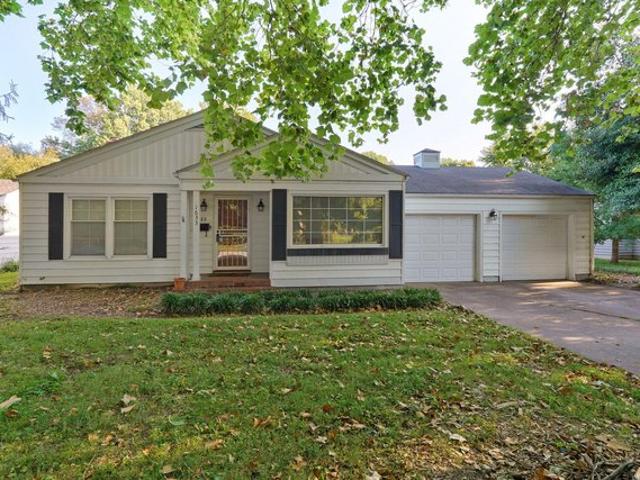 1633 E Bennett St, Springfield, MO 65804