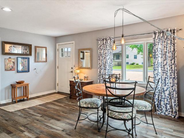 1633 Lakeshore Dr