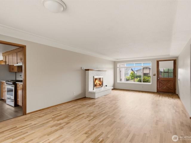1633 S Geiger