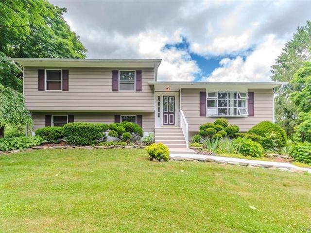 1633 Salt Point Tpke, Pleasant Valley, NY 12569