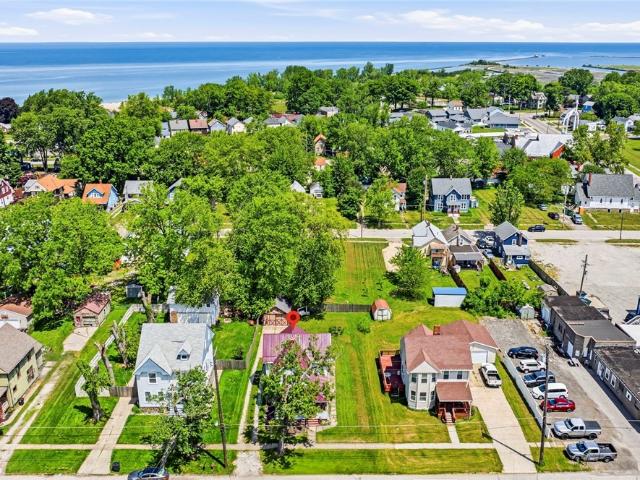 1633 W 5th Street