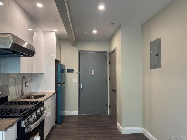 163 0 nd Ave 2G