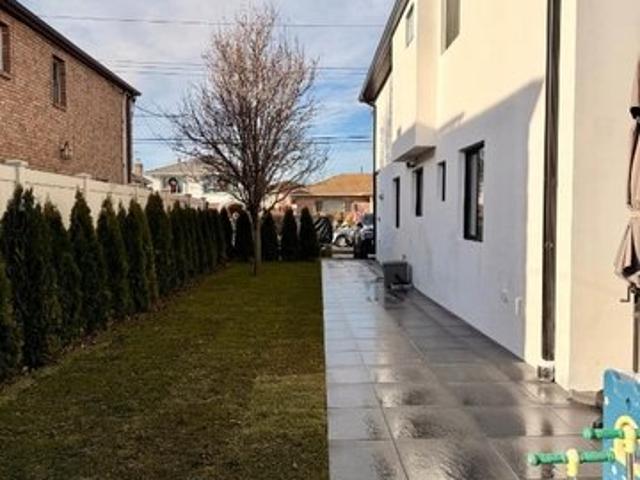 163 2 th St, Howard Beach, NY 11414