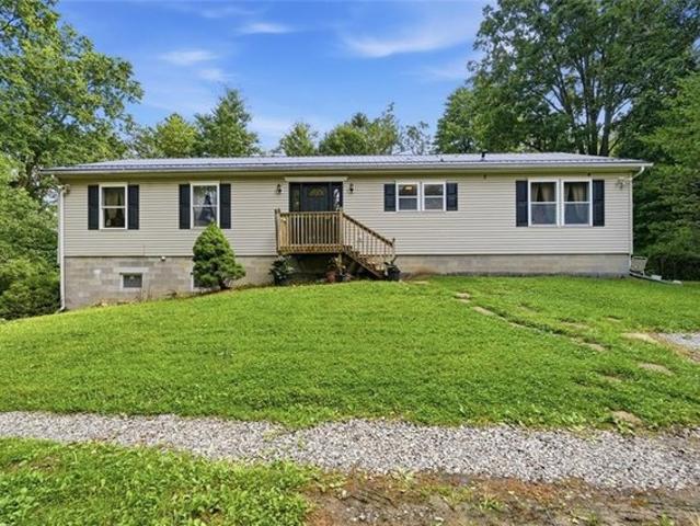 163 Constitution Ave, Cabot, PA 16023