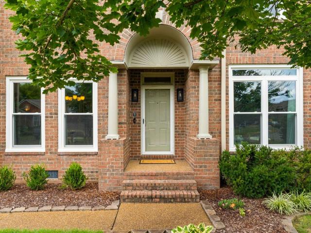 163 Clarendon Cir