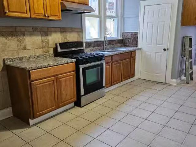 163 E 23rd street 163 E 23rd St #1