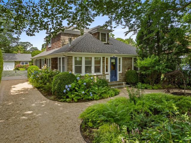 163 Halsey St, Southampton, NY 11968 | MLS #887220 | Compass