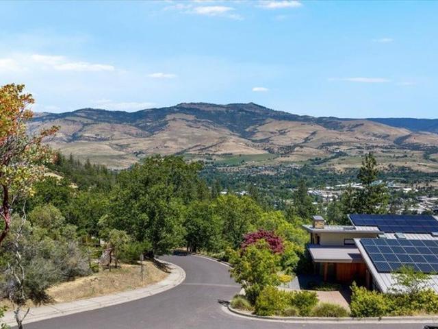 163 Hitt Rd, Ashland, OR 97520