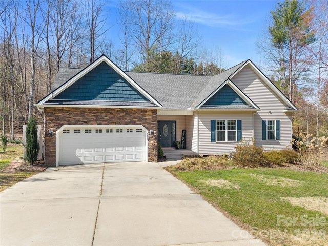 163 Oak Apple Ln, Hendersonville, NC 28792