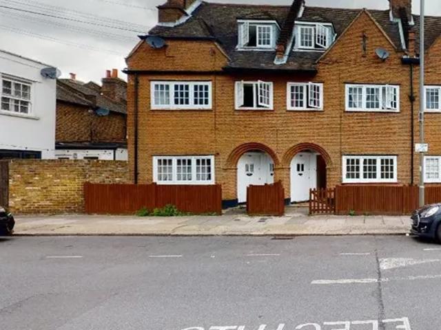 163 Oakhill Road, London, SW15 2QW, United Kingdom | 2 bed apartment for rent #167383091 | Rentberry