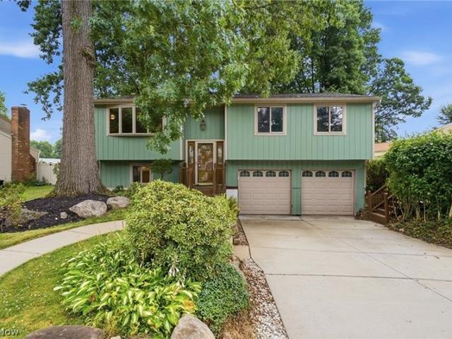 163 Oakhurst Dr, Munroe Falls, OH 44262