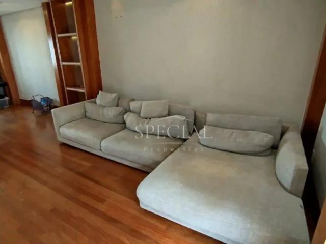 163 m², 2 suítes, 2 vagas – Apartamento com escritório e varanda no Jardim América
