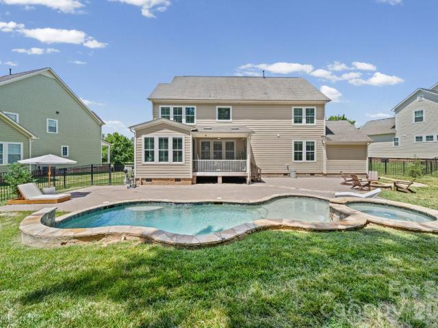 163 Monteray Oaks Circle