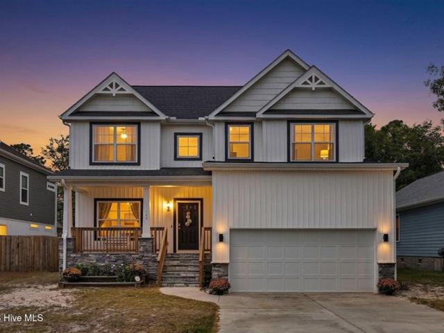 163 NE 2nd St, Oak Island, NC 28465