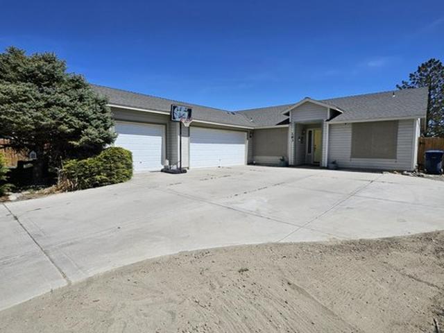 163 Shadow Mountain Dr, Fernley, NV 89408
