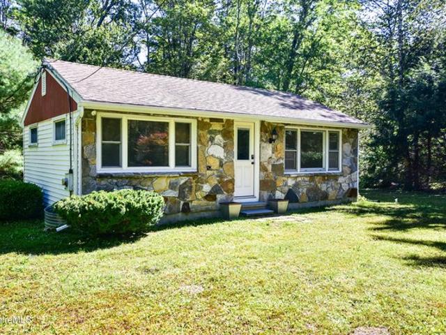 163 Sir Walter Ct, Becket, MA 01223