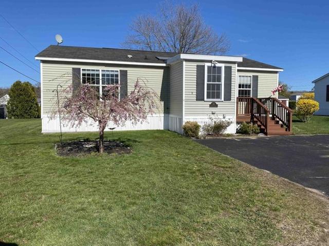 163 Staples St, Seabrook, NH 03874