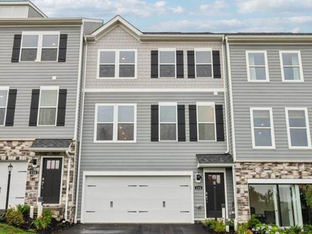 163 River Ridge Dr, Moon Township, PA 15108