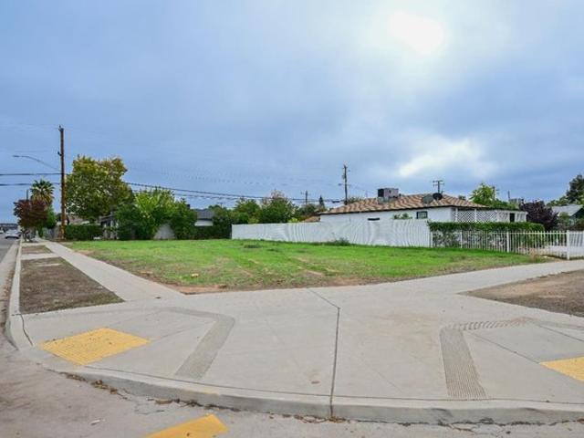 163 W Birch Ave, Pinedale, CA 93650