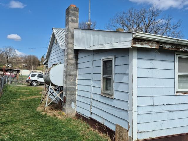 163 Well Ln