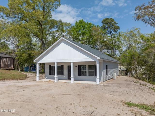 163 Wheeler Creek Rd, Sneads Ferry, NC 28460