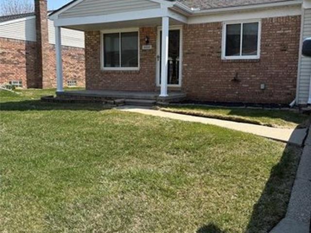 16444 E Terrace Ct, Roseville, MI 48066