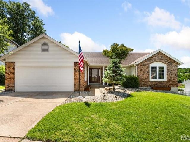 16448 Green Pines Dr, Wildwood, MO 63011