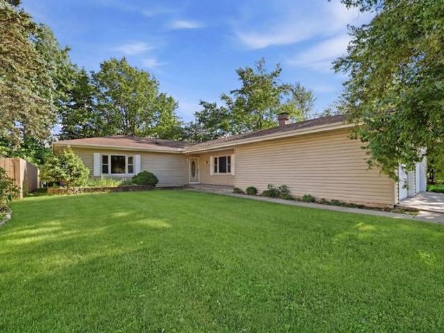 1644 Bayberry Ln, Sycamore, IL 60178