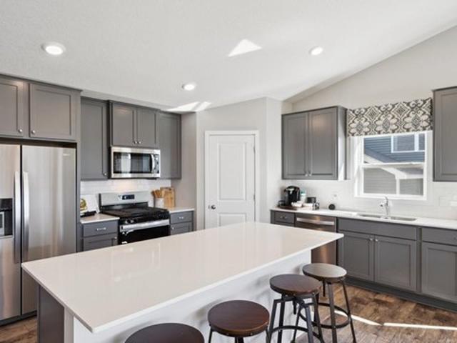 1644 Shasta Dr, Shakopee, MN 55379