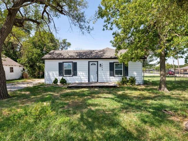 1645 N Main St, Andover, KS 67002