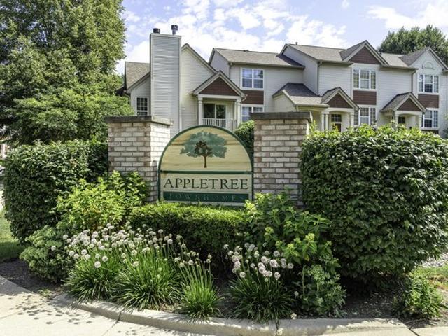 1645 Apple Tree Ln, West Chicago, IL 60185