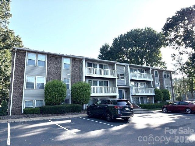 1645 Arlyn Cir Apt M, Charlotte, NC 28213