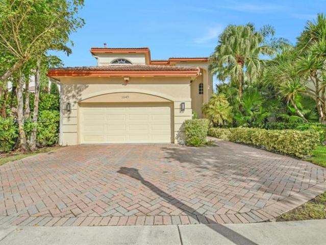 1645 Diplomat Dr, Miami, FL 33179
