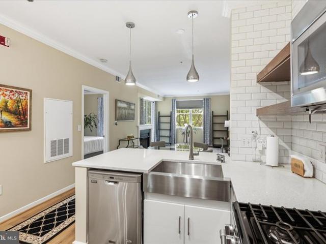 1645 International Dr Unit 102, McLean, VA 22102
