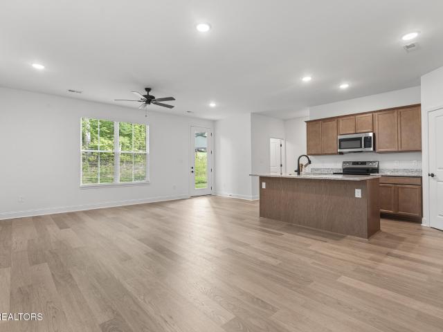 1645 Lateglow Way